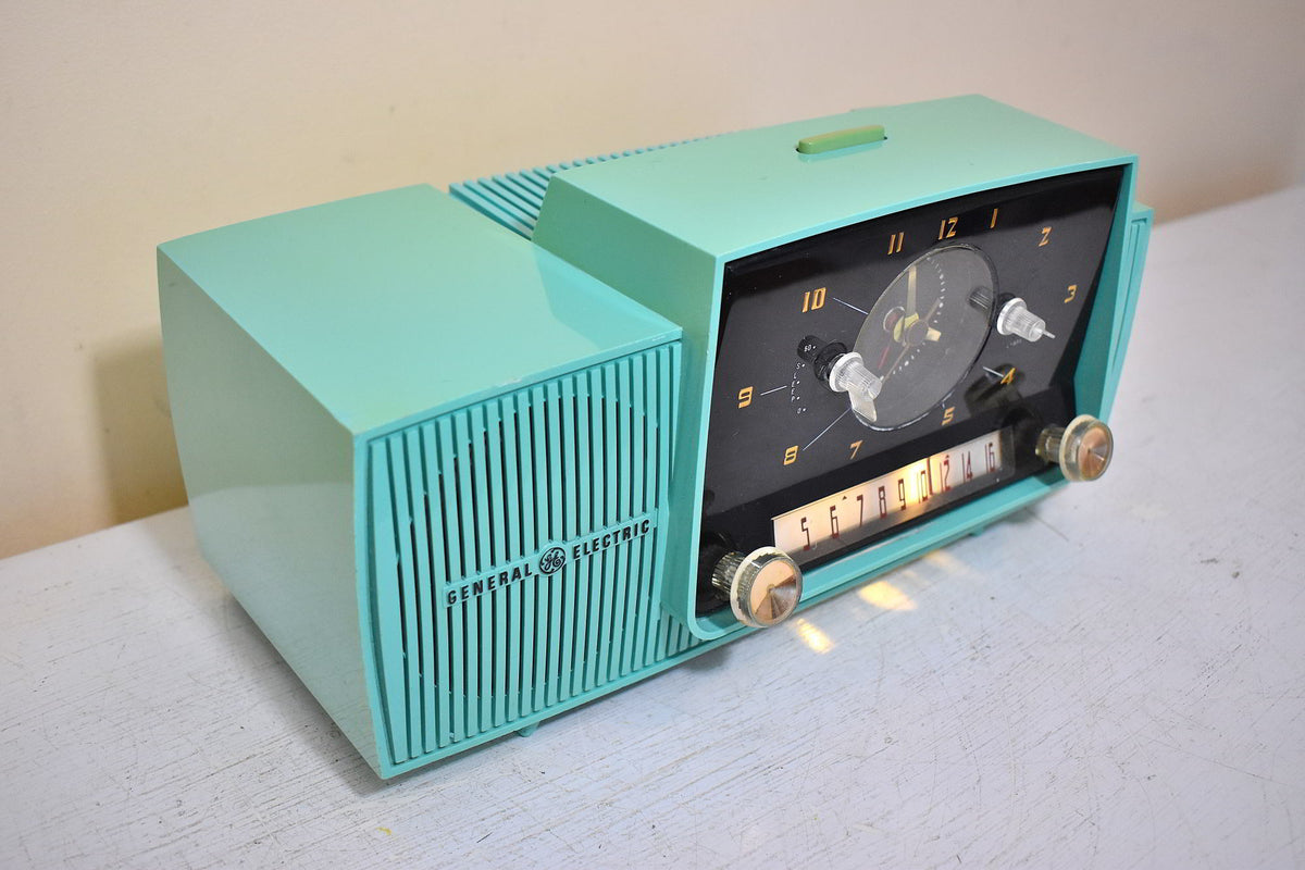Ocean Turquoise Mid Century 1959 General Electric Model C-416C Vacuum ...