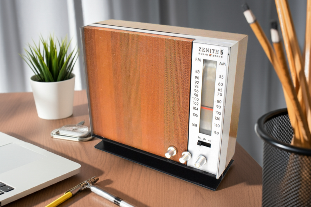 Woodgrain Panel 1965 Zenith Model A-418 Solid State Transistor AM FM R ...
