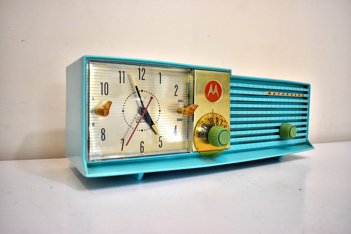 Aquamarine Turquoise 1957 Motorola Model 57CD Vacuum Tube AM Clock Rad ...
