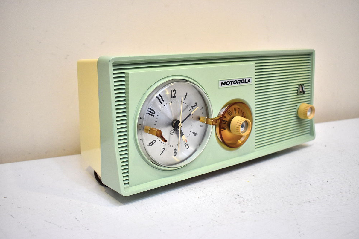Lime Green 1959 Motorola Model 5C14GW Vacuum Tube AM Clock Radio Beaut ...