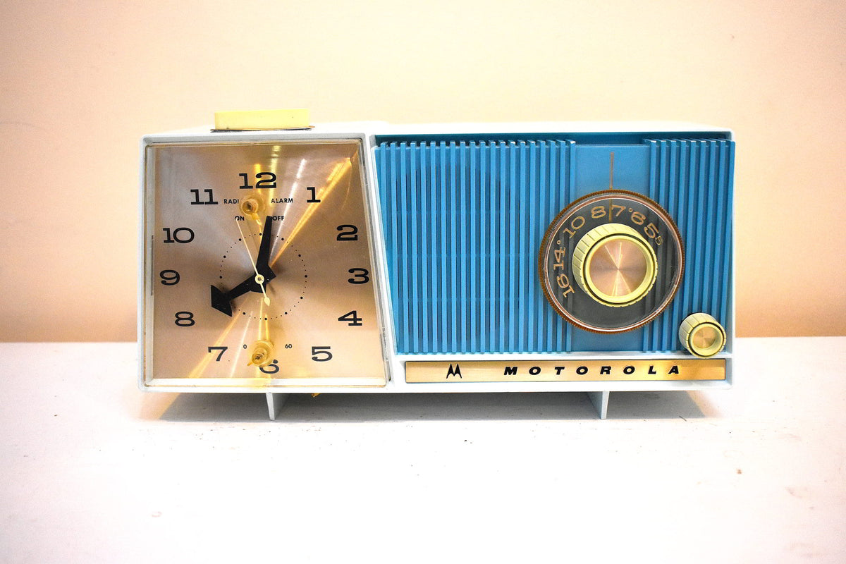 Azure Blue Motorola C18 23UL Alarm Clock Radio 1962 Vacuum Tube AM Clo ...