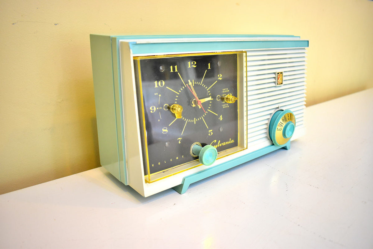 Aqua Blue and White 1960 Sylvania Model 5C11 Vacuum Tube AM Radio Soun ...
