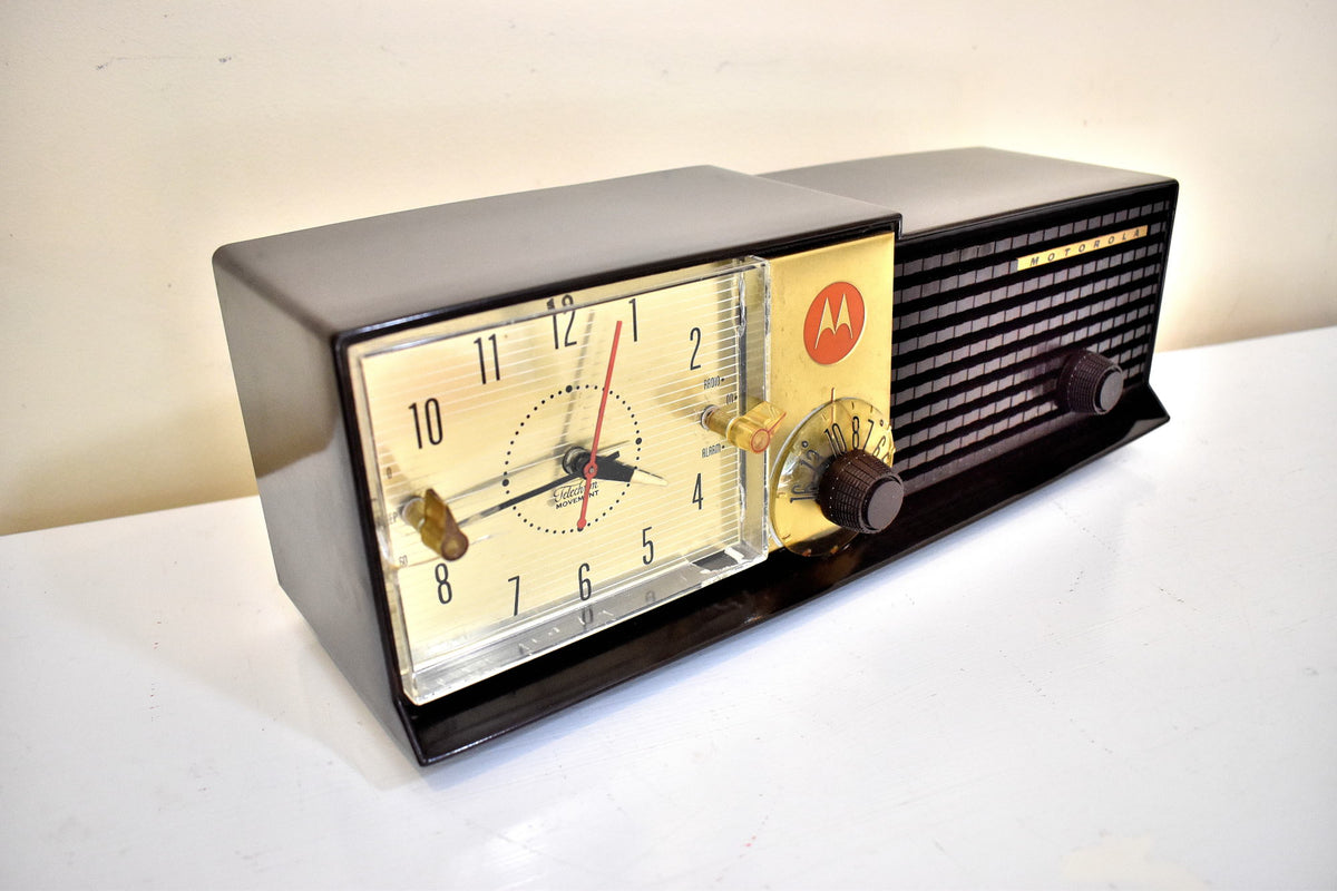 Espresso Brown 1957 Motorola Model 57CD Vacuum Tube AM Clock Radio Bea ...