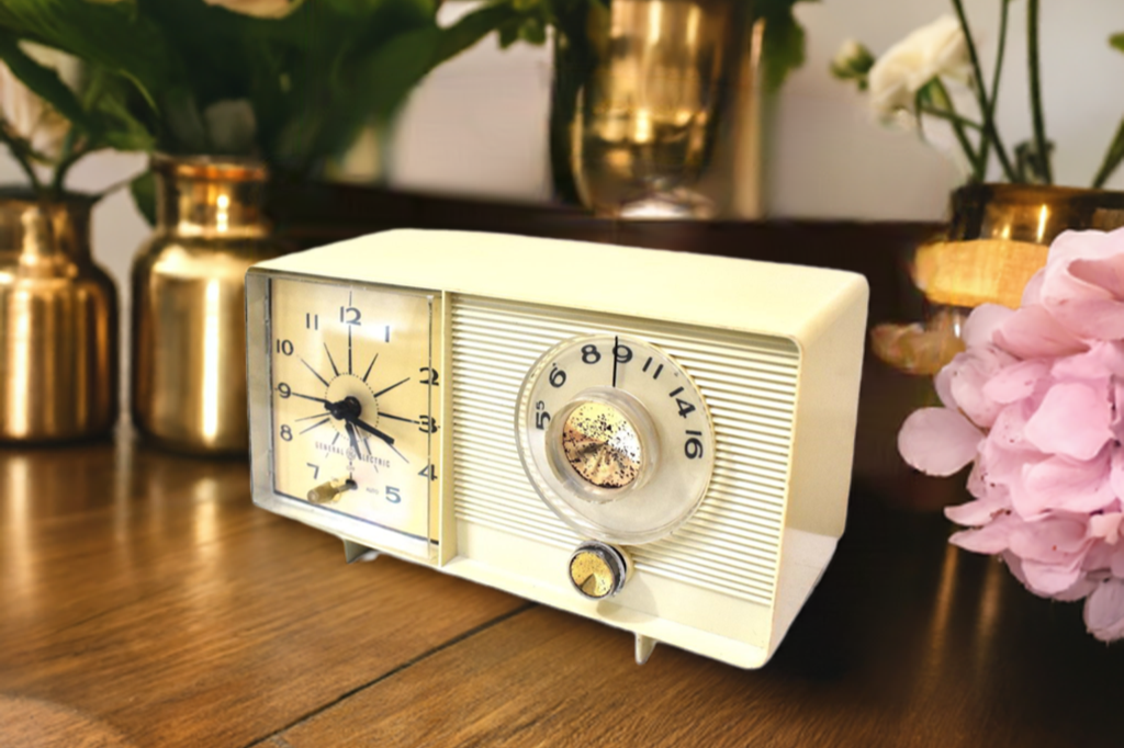 Beige Ivory Vintage 1962 General Electric Model C-401A AM Vacuum Tube ...