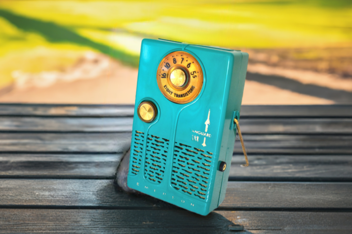 Seafoam Green 1958 Emerson Vanguard Model 888 AM Portable Transistor R ...
