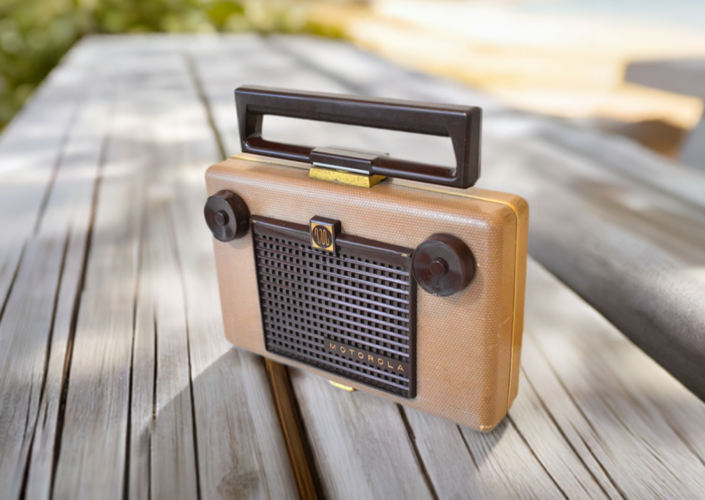 Saddle Tan 1955 Motorola Model 55B1 AM Portable Vacuum Tube Radio Soun ...