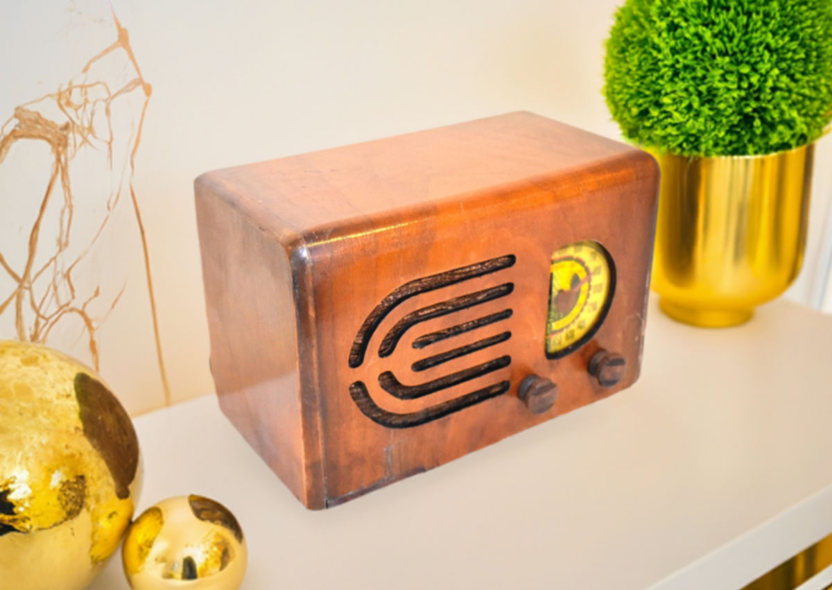 Artisan Crafted Wood 1945 Regal Model L-46 "Ult-Radio" Vacuum Tube AM ...