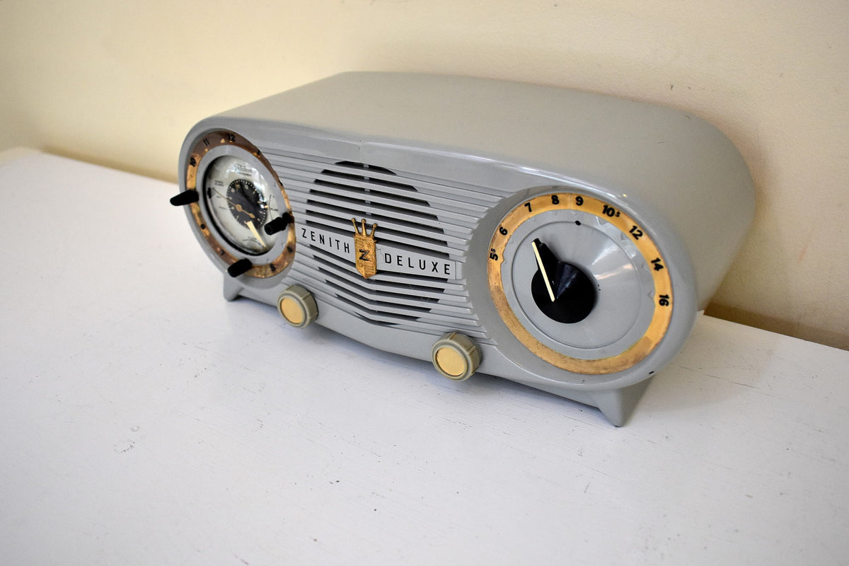 Gull Gray 1952 Zenith Owl Eyes Model J616 AM Vacuum Tube Radio Great S ...