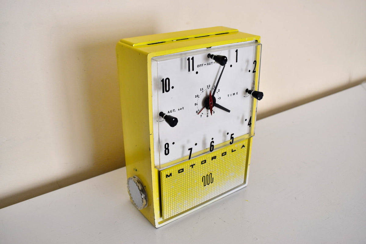 Sunfire Yellow 1951-1952 Motorola Model 52CW1 AM Vacuum Tube Clock Rad ...