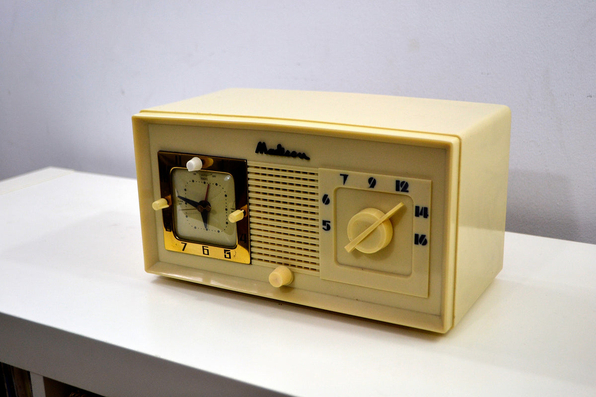 Dreamy Cream 1949 Madison Model 940AU Tube Radio in Excellent Condition ...
