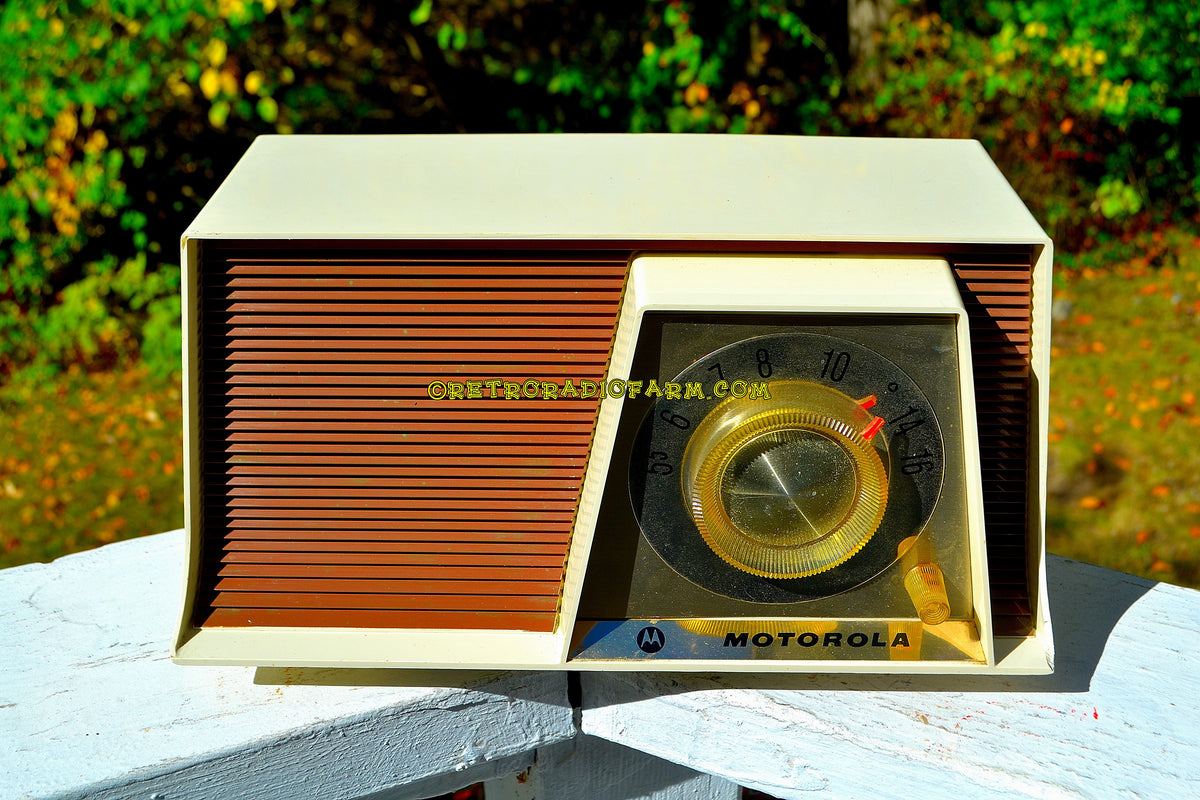 SOLD! - Jan. 10, 2018 - TAN and White Mid Century Retro 1962 Motorola ...