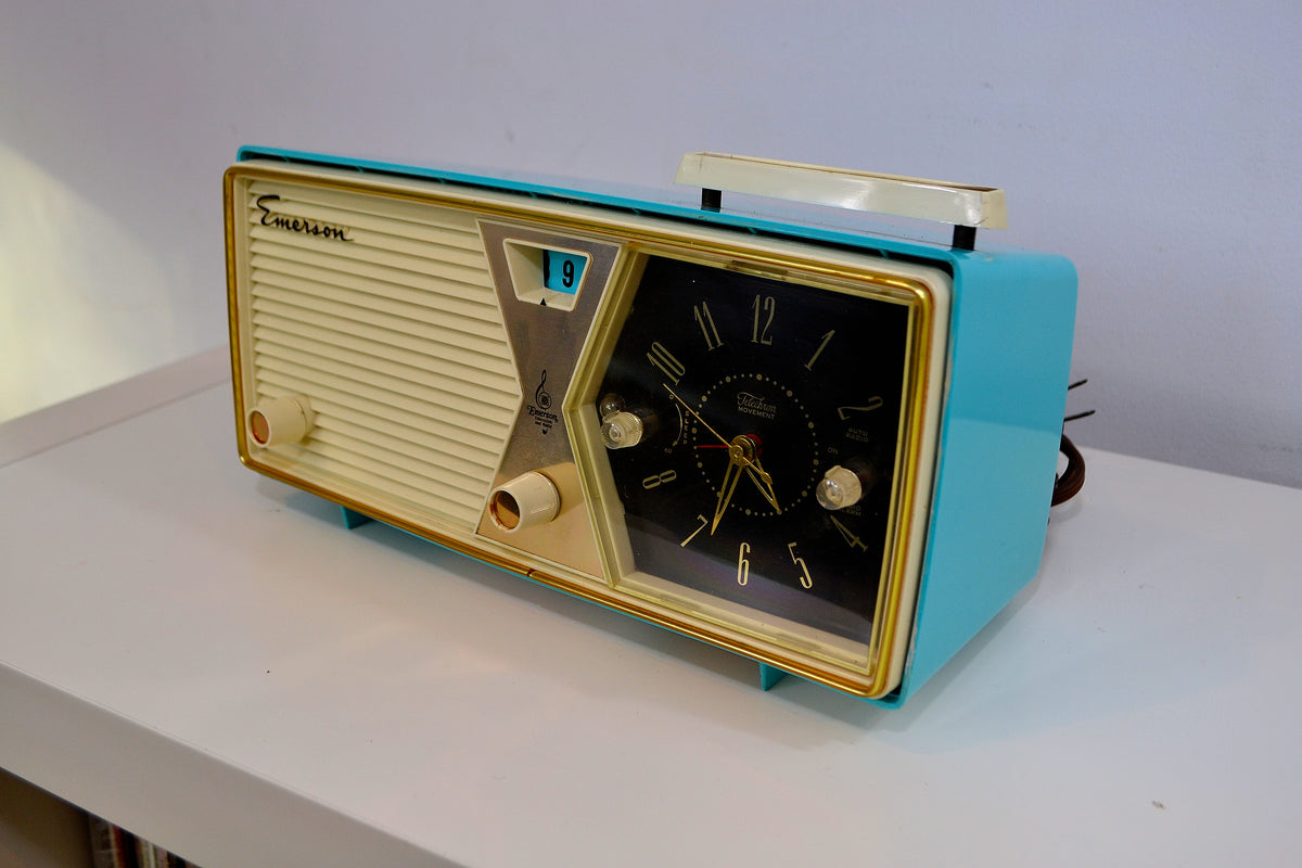 Turquoise and White Emerson Model 883 Series B Tube AM Clock Radio ...