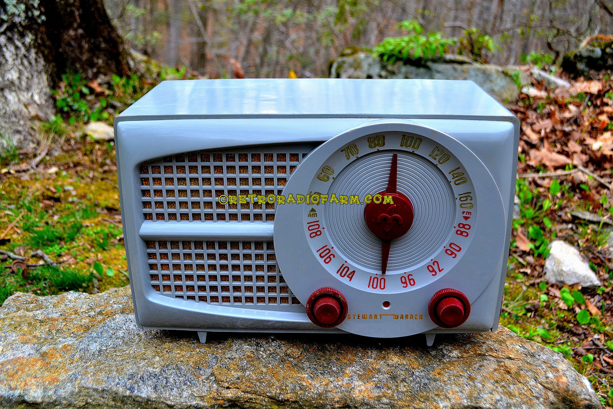 SOLD! - Aug 6. 2017 - AM FM GREY AND MAROON Mid Century Retro Vintage ...