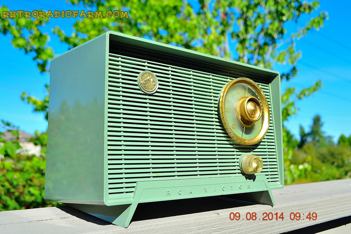 SOLD! - Oct 11, 2014 - OLIVE DRAB Retro Jetsons Vintage 1956 RCA Victor ...