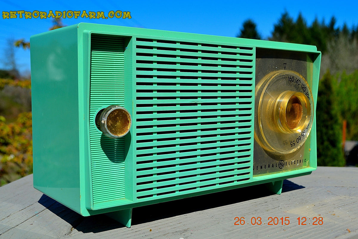 SOLD! - Apr 14, 2016 - BLUETOOTH MP3 READY SEA GREEN Mid Century ...