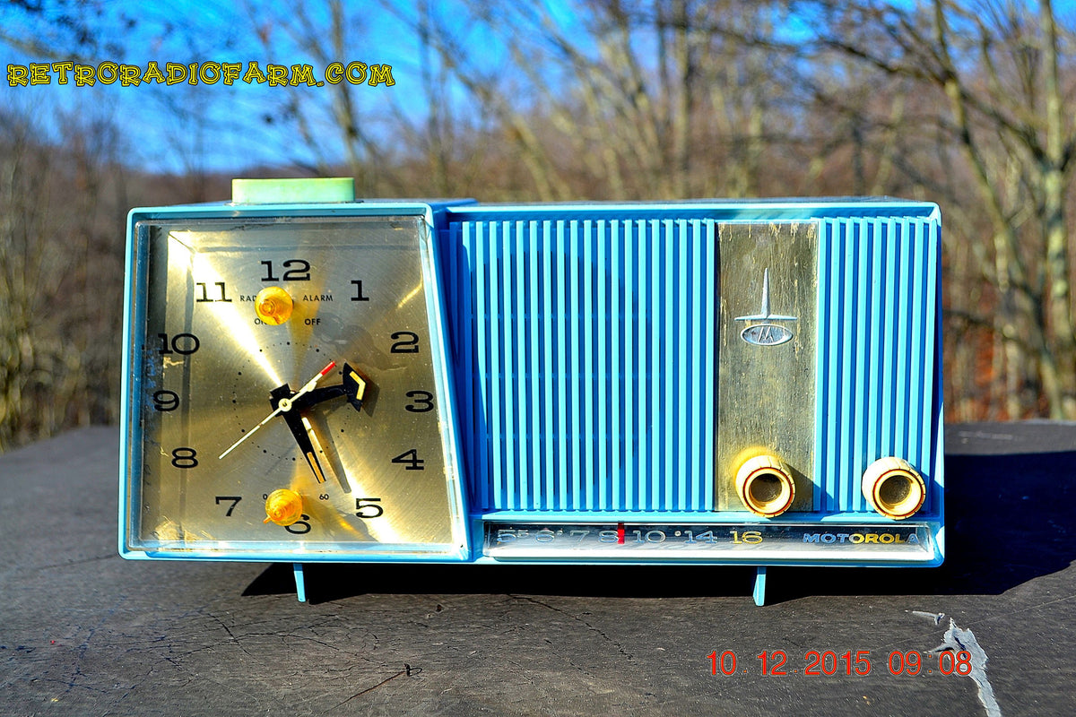 SOLD! - Feb 15, 2016 - Motorola C11G Clock Radio Baby Blue 1960 Tube AM ...