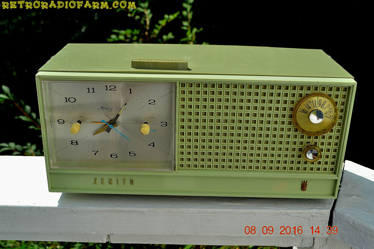 SOLD! - June 15, 2017 - AVOCADO Mid Century Retro Jetsons Vintage 1962 ...