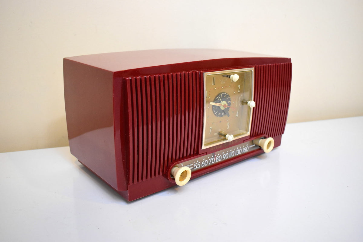 Cranberry Red 1954 General Electric Model 548PH AM Vacuum Tube Radio S ...