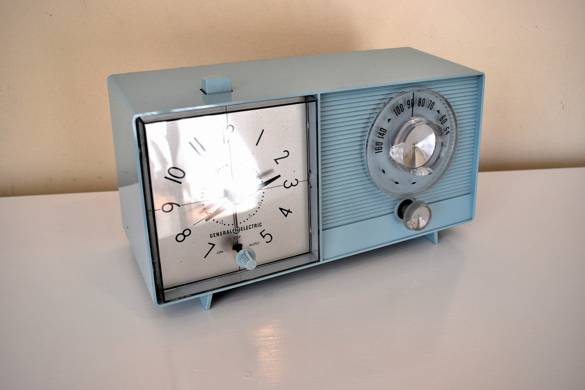 Baby Blue 1966 General Electric Model C-411A AM Vacuum Tube Radio Soun ...