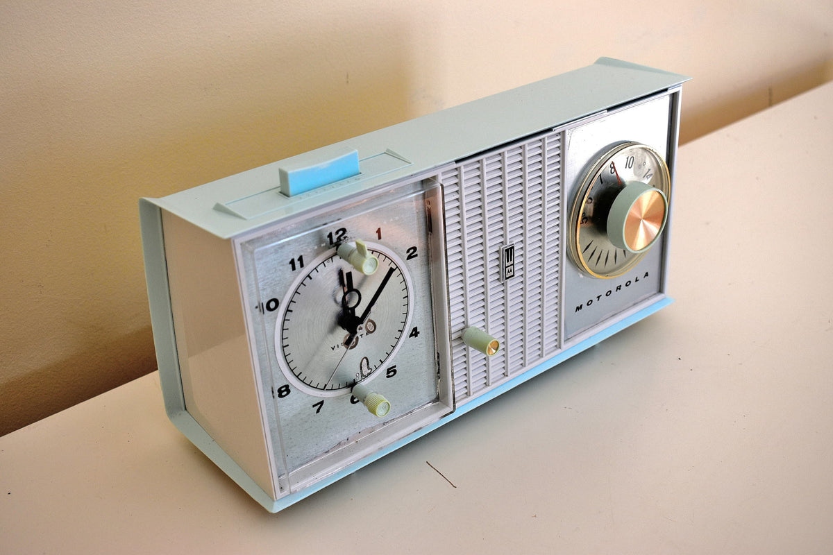 Chalfonte Blue 1963 Motorola Model C35BK Vacuum Tube AM Clock Radio Ex ...