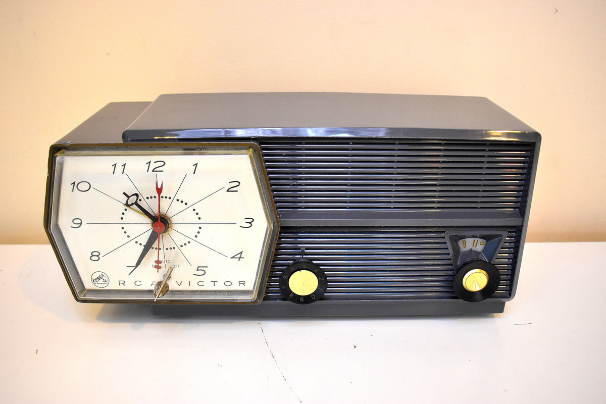 Moderno Grigio RCA Victor 8-C-6J Clock Radio 1959 Vacuum Tube AM Clock ...