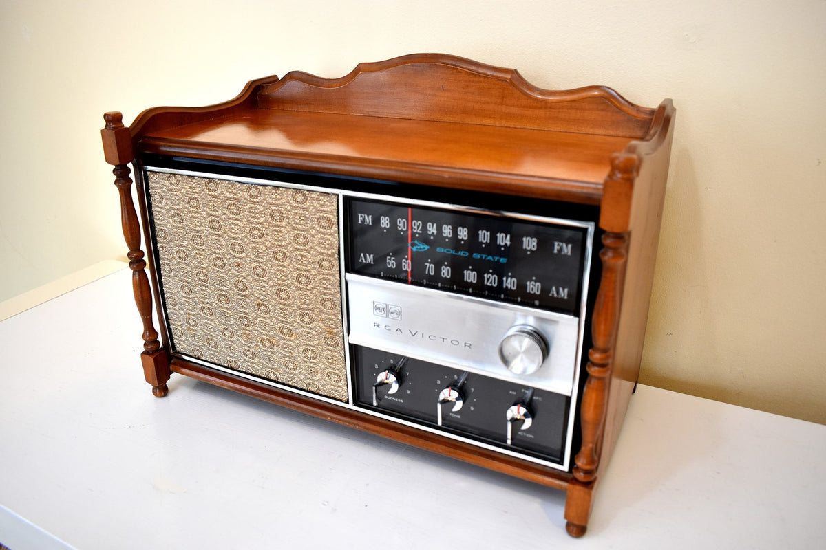 Heritage Maple 1965 RCA Victor Model RGC37L AM/FM Solid State Radio So ...