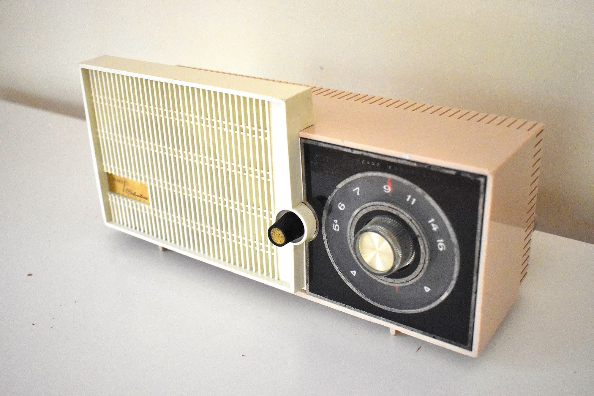 Sandy Beige Ivory 1964 Silvertone Mid Century Vacuum Tube AM Radio Sou ...