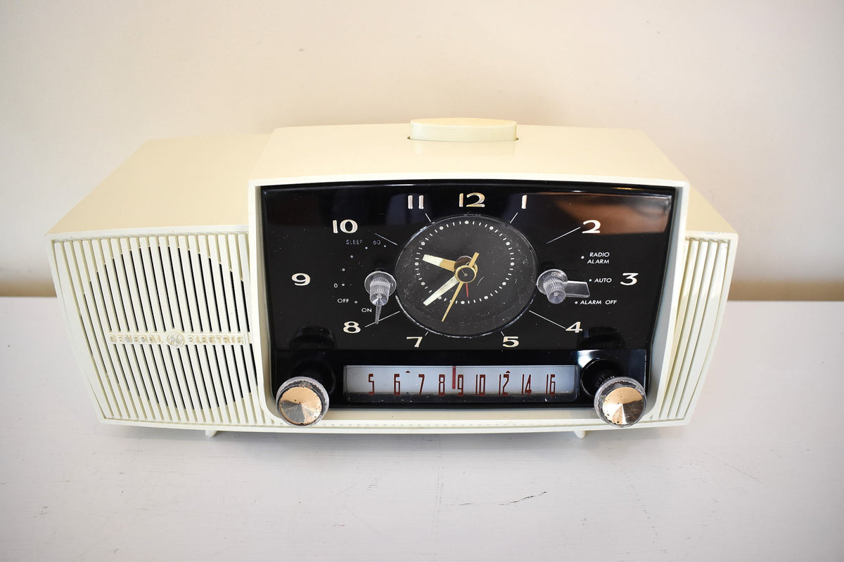 Alpine White Mid Century 1959 General Electric Model C-433C Vacuum Tub ...