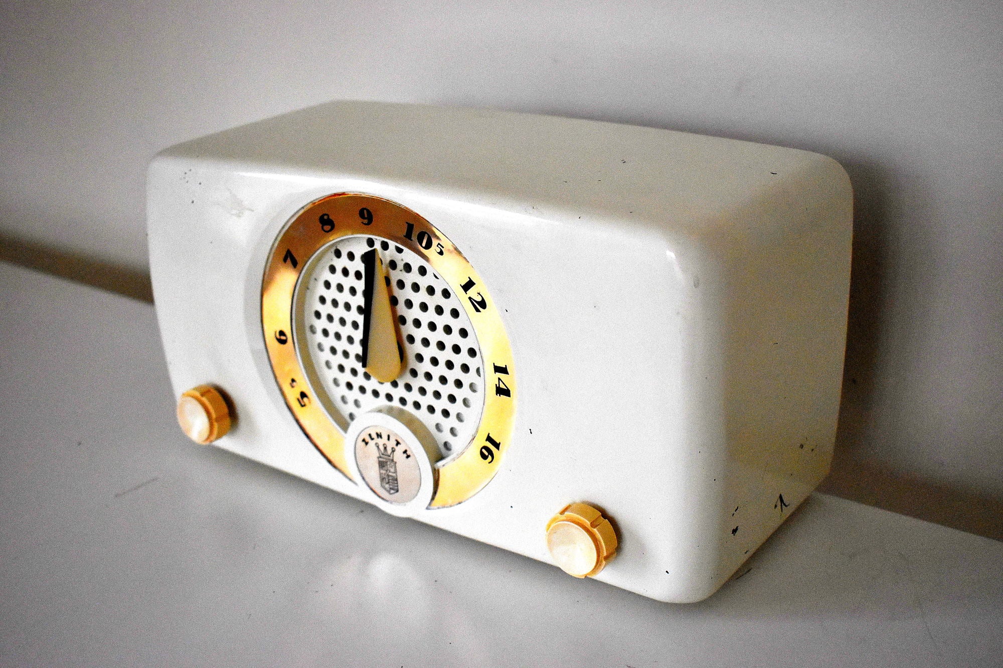 White Elephant 1952 Zenith K510W AM Vacuum Tube Radio Elephant In The ...